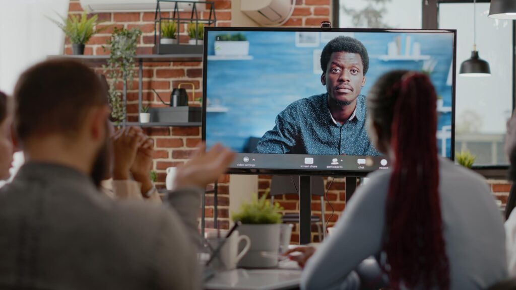 How to Set Up a Virtual Bulletin Board for Your Team » Crown TV